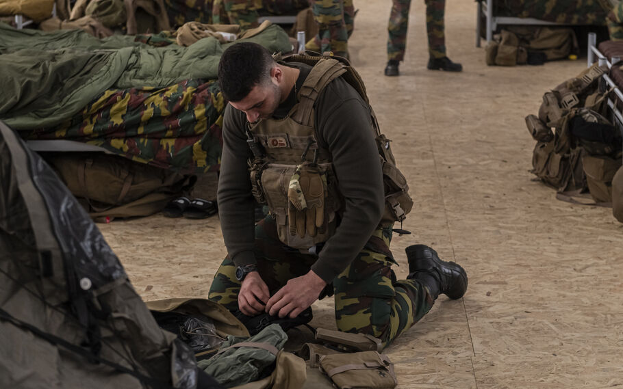 AFLIJNING VAN DE WEDDES VOOR DE MILITAIREN: NIET VOOR DE REGERING ...